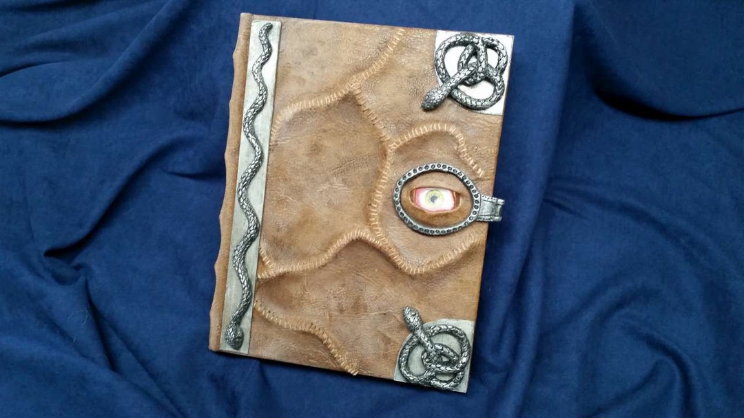 Hocus Pocus Spellbook Replica – Manual of Witchcraft and Alchemy Blank ...