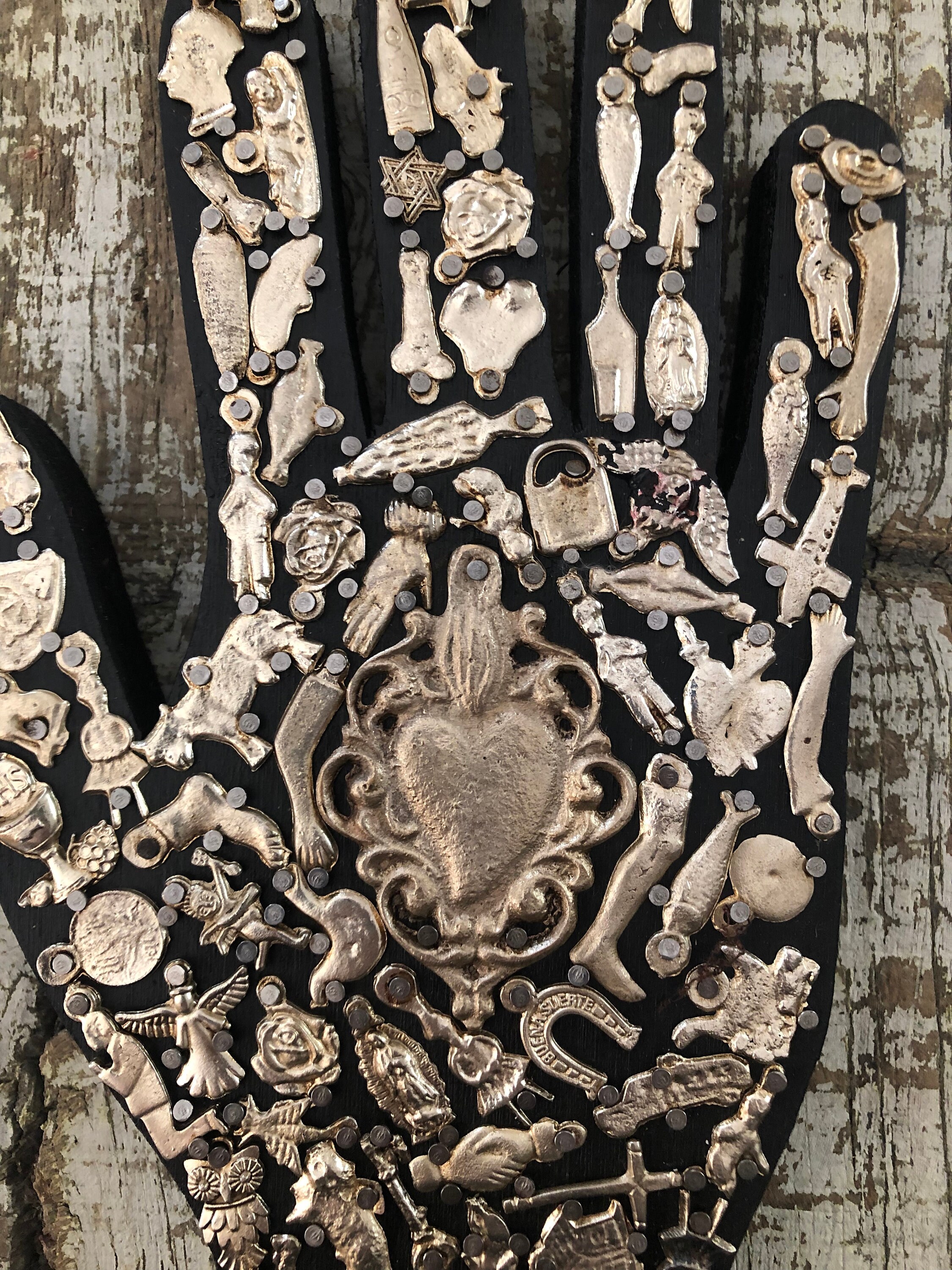 Milagros Hand, 9 Black