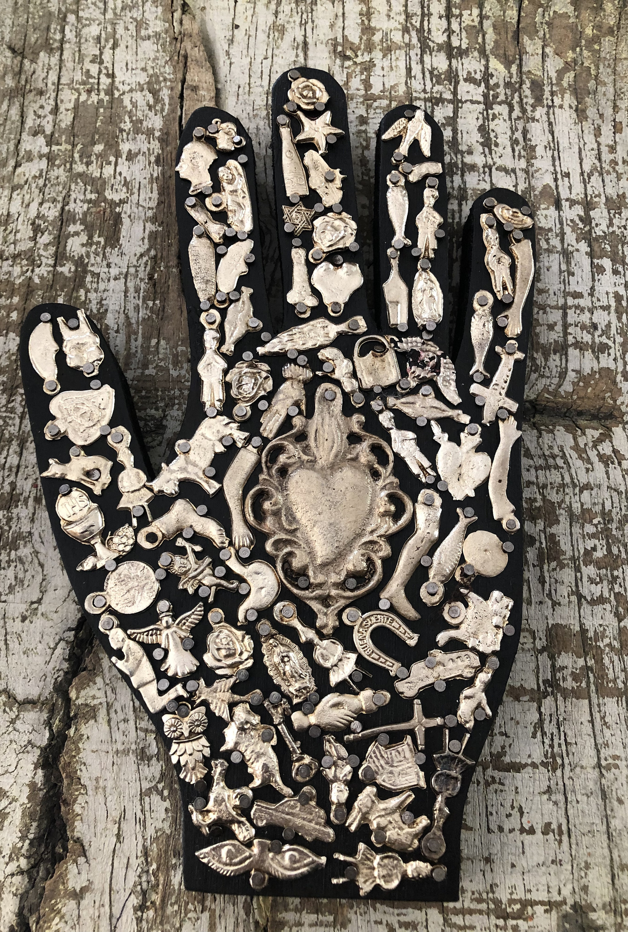Milagros Hand, 9 Black