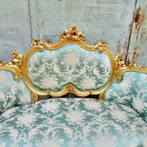 French Tufted Settee Wedding Sofa French Tufted Sofa Vintage Furniture ...