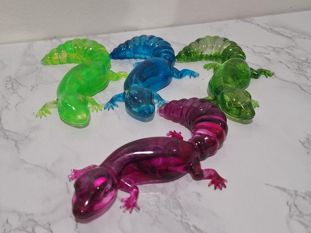 Handmade Rose Red Wine Resin Gecko / Lizard / Blue Lizard / Green ...