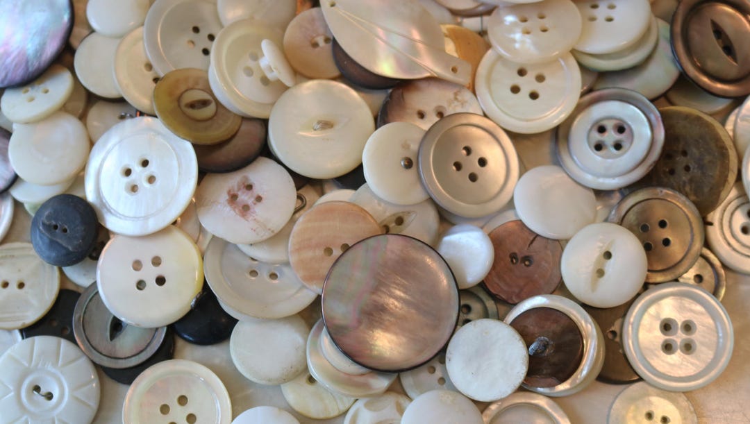 Classic Shell Buttons 120+ in Glass Canning Jar, Vintage Button ...