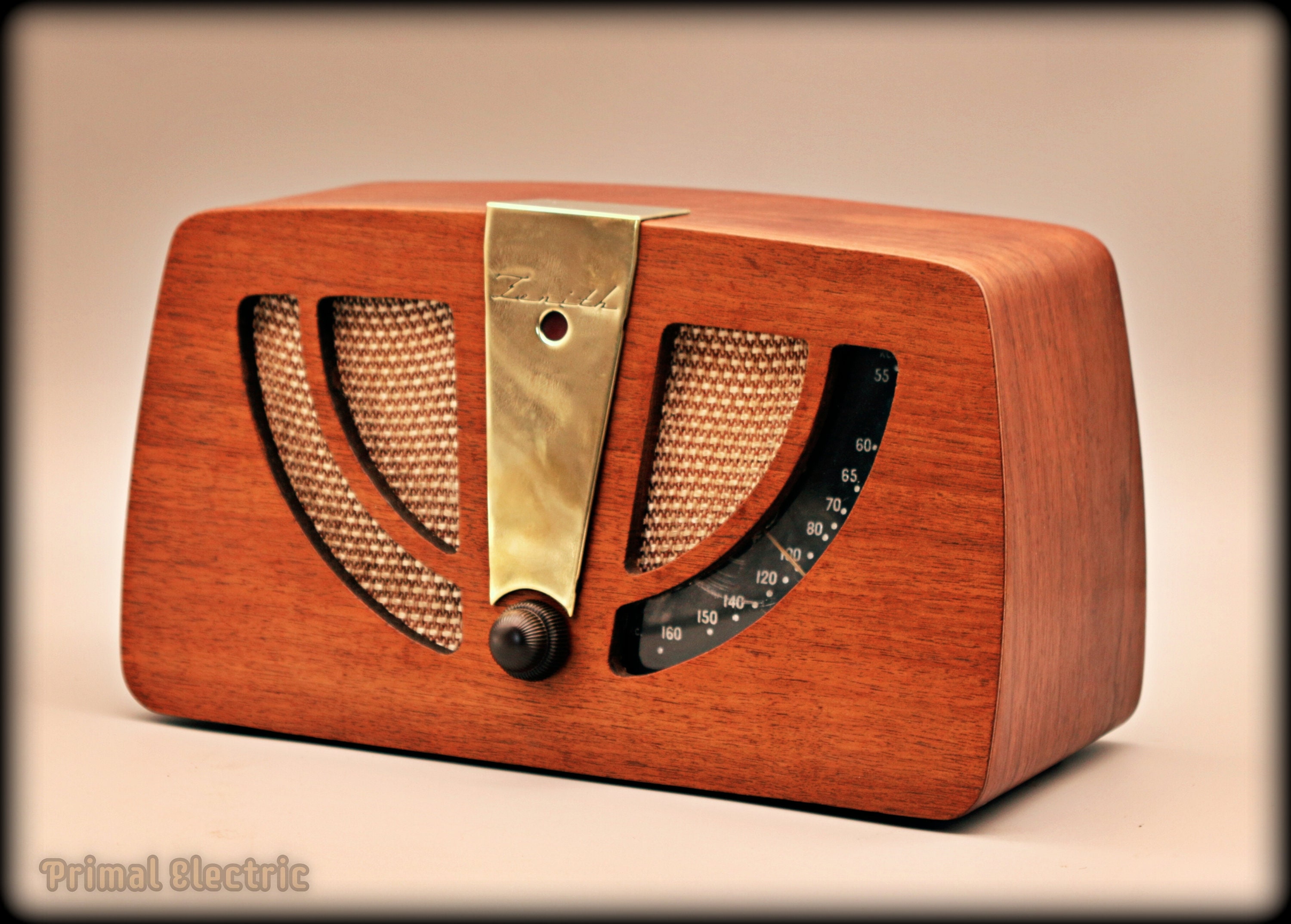 Charles and Ray Eames: the Zenith Model 6D030 Radio C. 1947 - Etsy