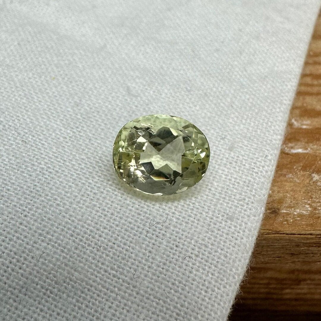 2 Carat Yellow Labradorite 8.65x7.15mm Oval - Etsy