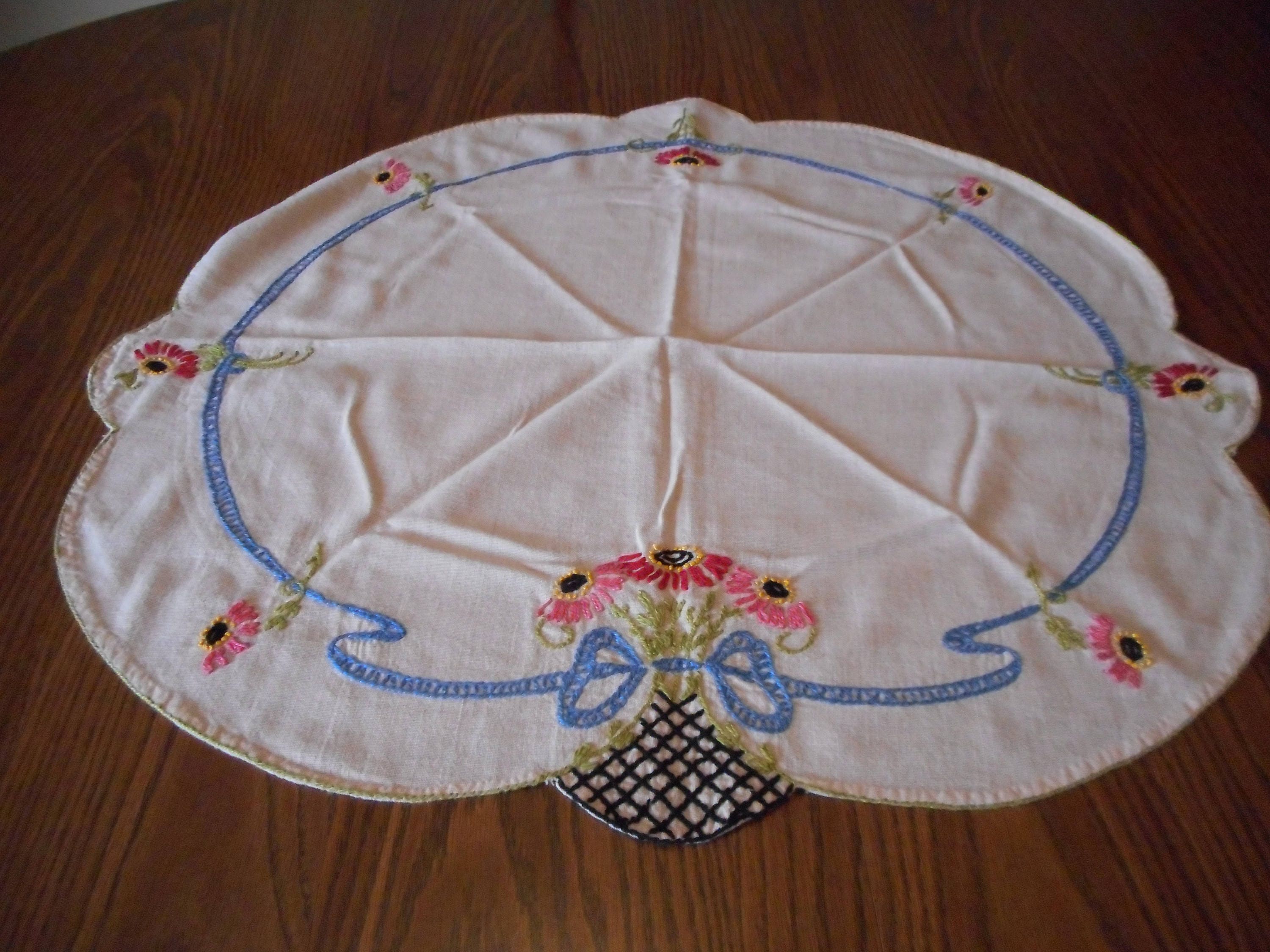 Vintage Muslin Tablecloth with hand Embroidery. Perfect. Oval | Etsy