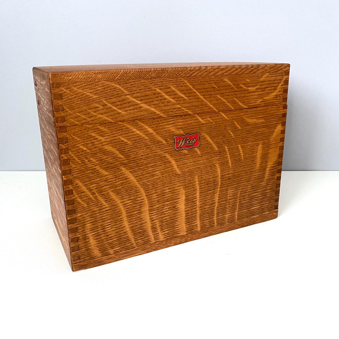 Large Old Quarter Sawn Lidded Oak Box With Dovetail Joints Weis, Monrow ...