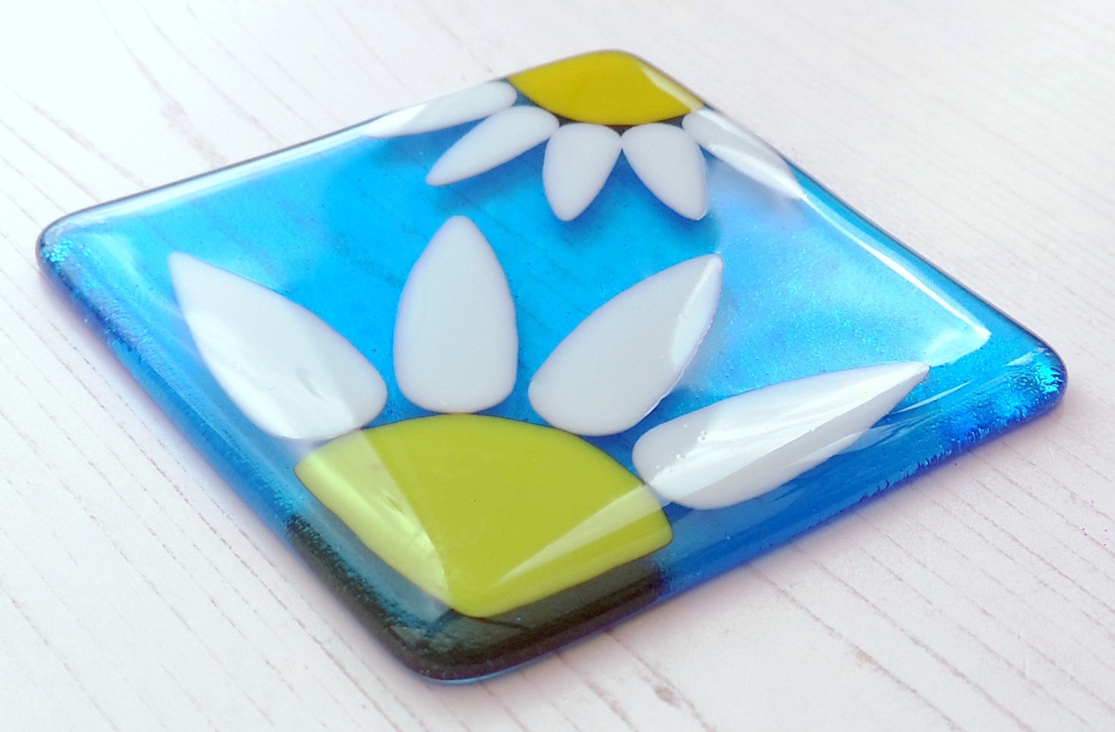 Handmade Fused Glass Daisy Drinks Coaster - Daisies - Flower Art ...
