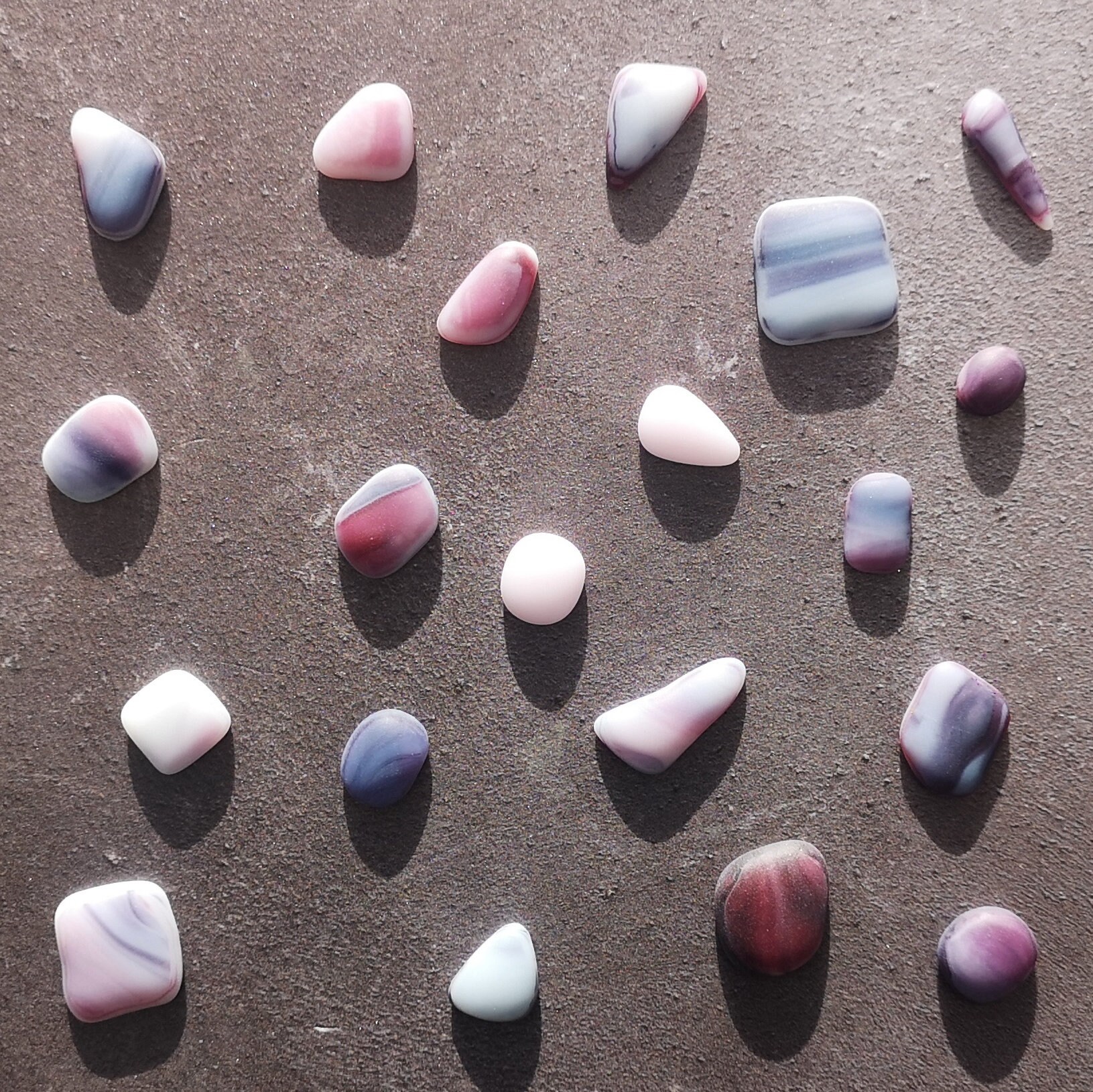Tumbled Glass - Pink, Purple & White Colour Mix - Mixed Sizes / Amounts ...