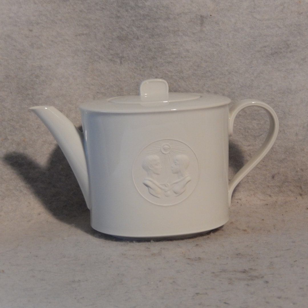 KPM German ARKADIA Cameo Porcelain Teapot Berlin Blanc De Chin Art Deco ...