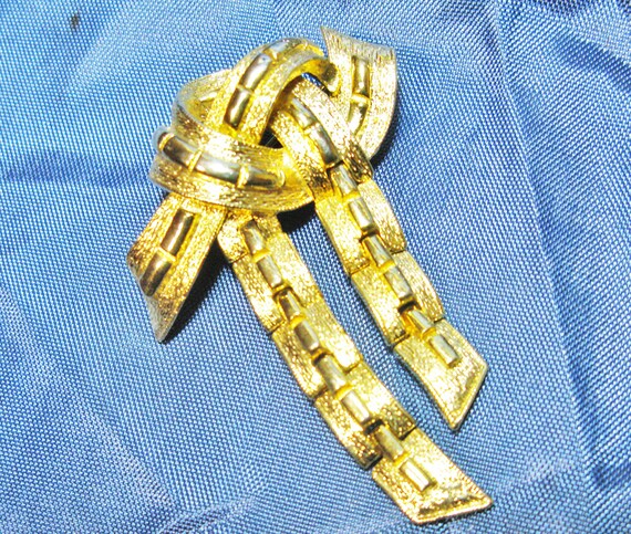 Jewelcraft Knot Brooch Articulated Gold Tone Bow Pin … - Gem