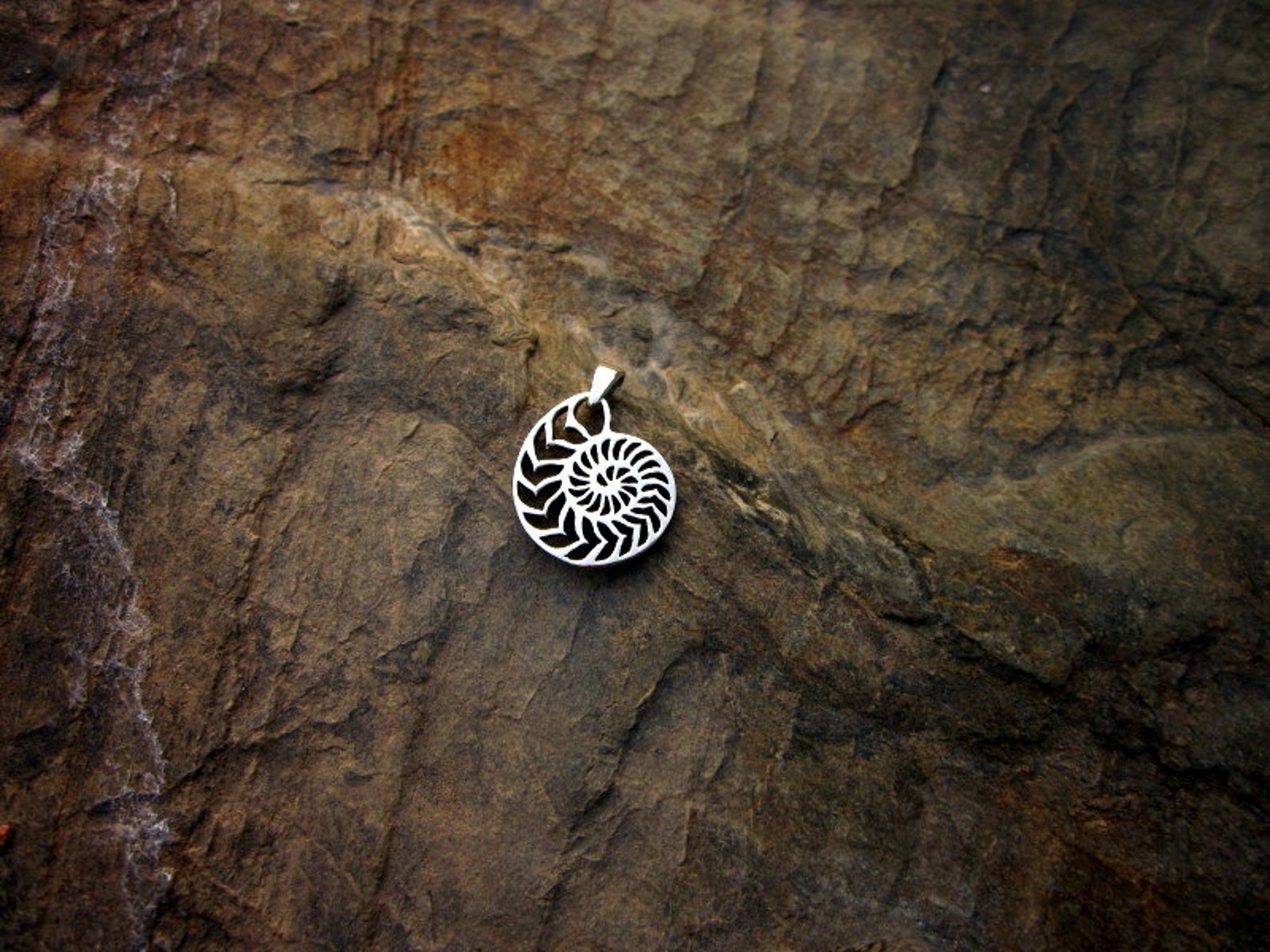 Sterling Silver Shell Pendant - Etsy