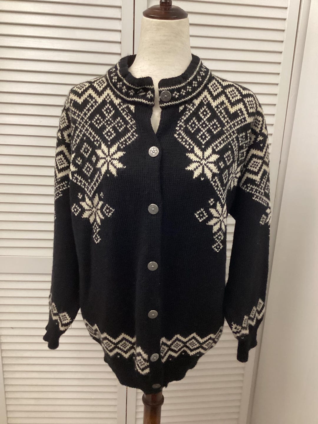 Black and White Wool Cardigan Vintage Dale of Norway Label Silvertone ...