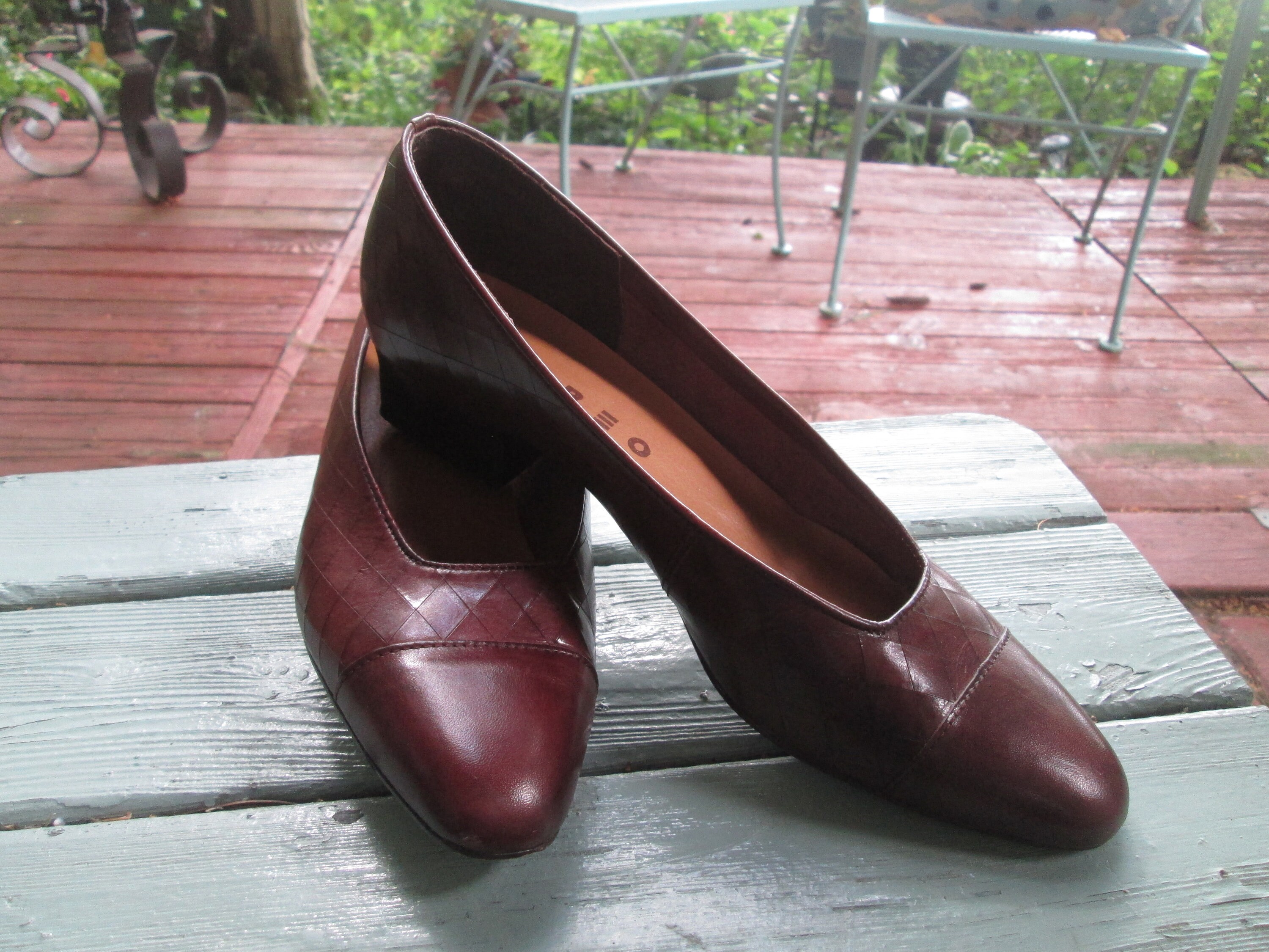 Vintage 2 texture leather medium brown low heel enclosed shoe | Etsy