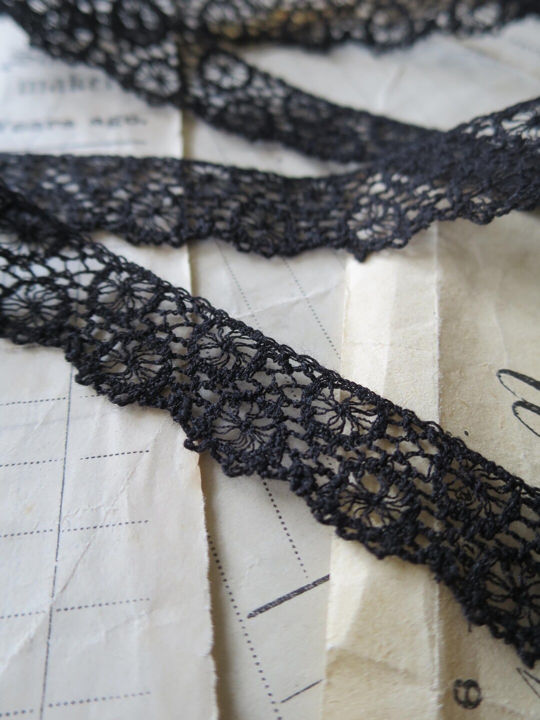 Black English Nottingham Lace- Broderie Anglaise/ Cutwork Circles- 1 ...