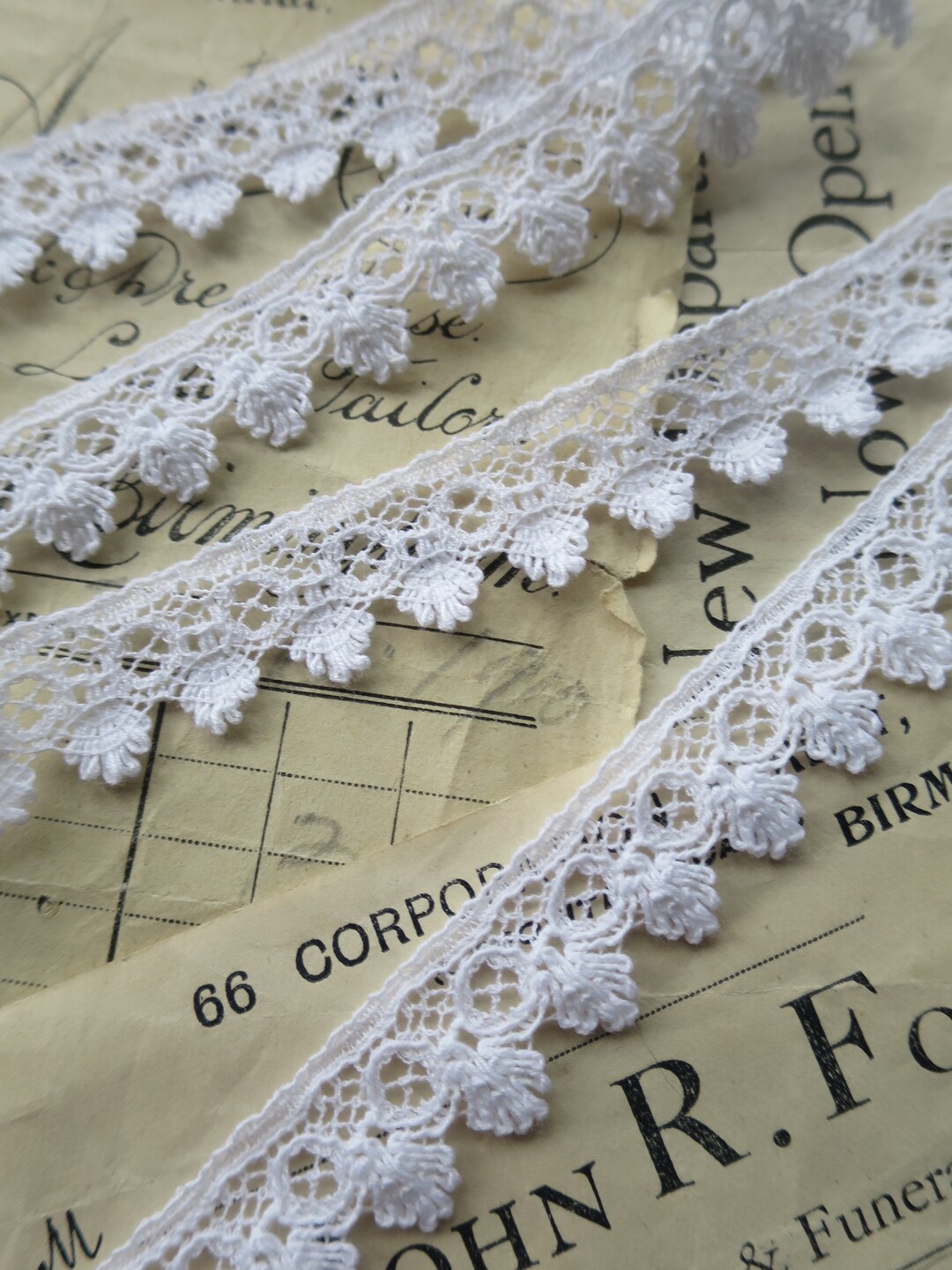 Off White English Nottingham Lace Narrow Bucks Fans - Etsy