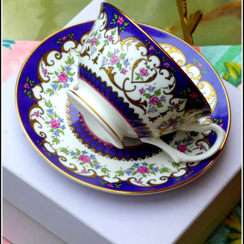 Royal Victoria - Etsy