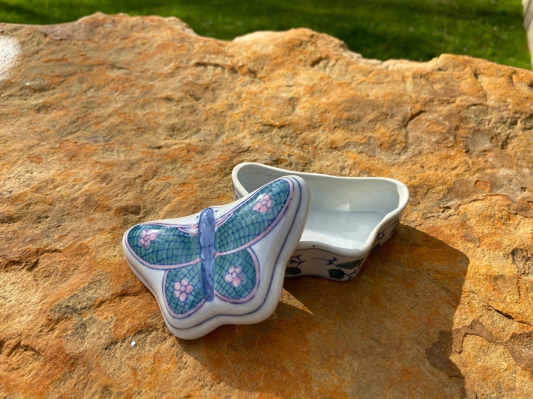 Vintage Ceramic Lidded Butterfly Dish Teal Pink Blue Cottage English ...