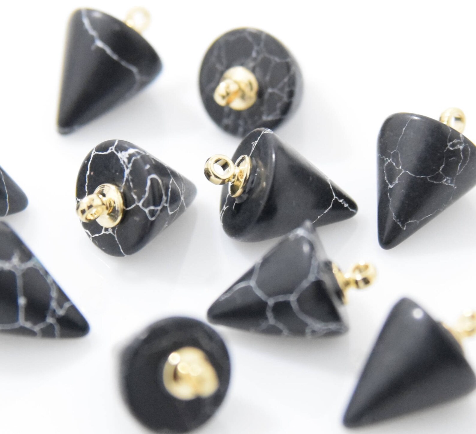 Black Howlite Horn Pendant . Turquoise Horn Pendant . Howlite - Etsy