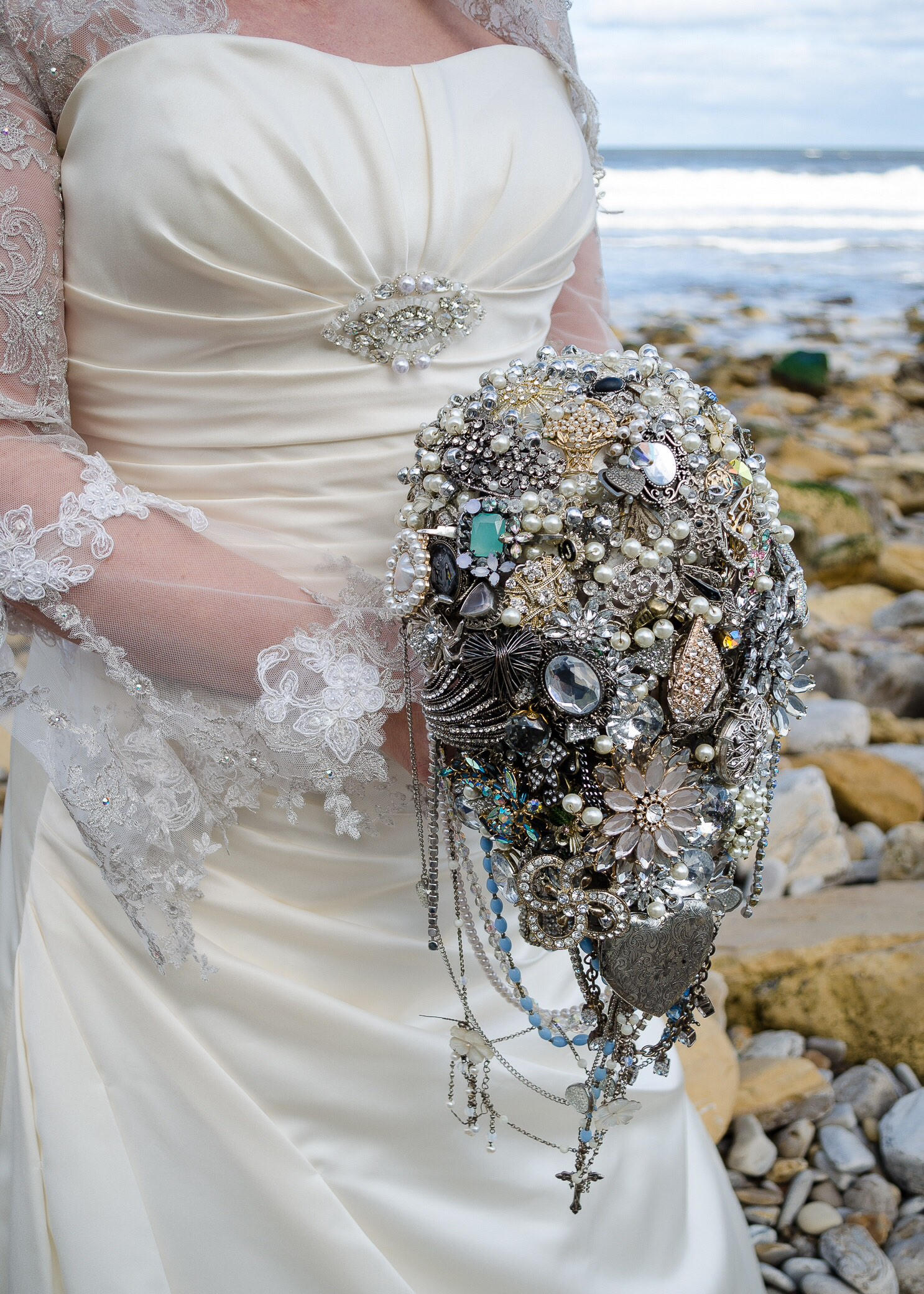 Vintage Inspired Brooch Bouquet - Etsy