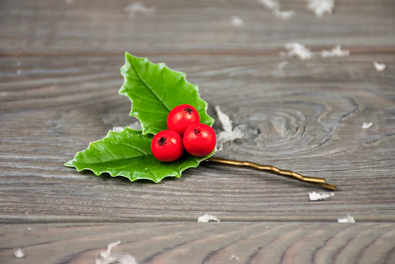 Holly brooch pin holly berries Xmas accessories Christmas | Etsy