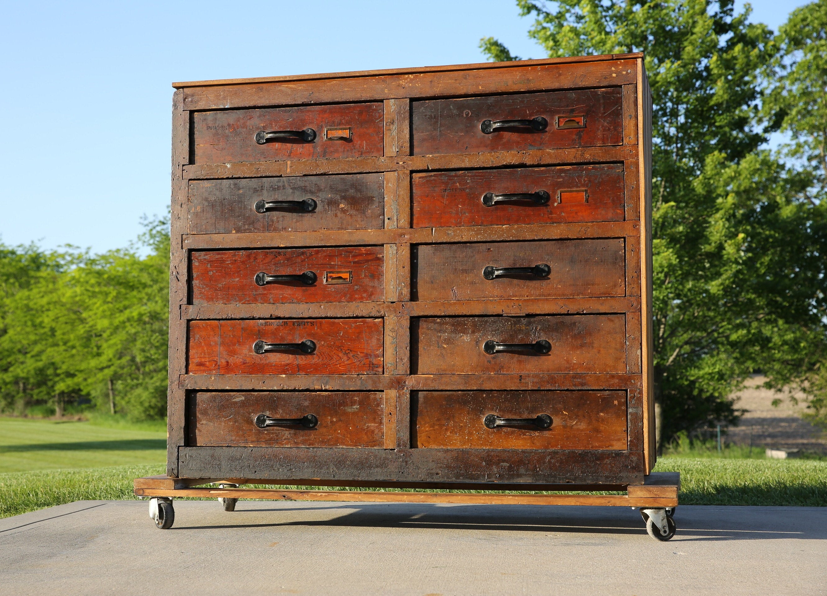 Retro industrial chest of drawers store