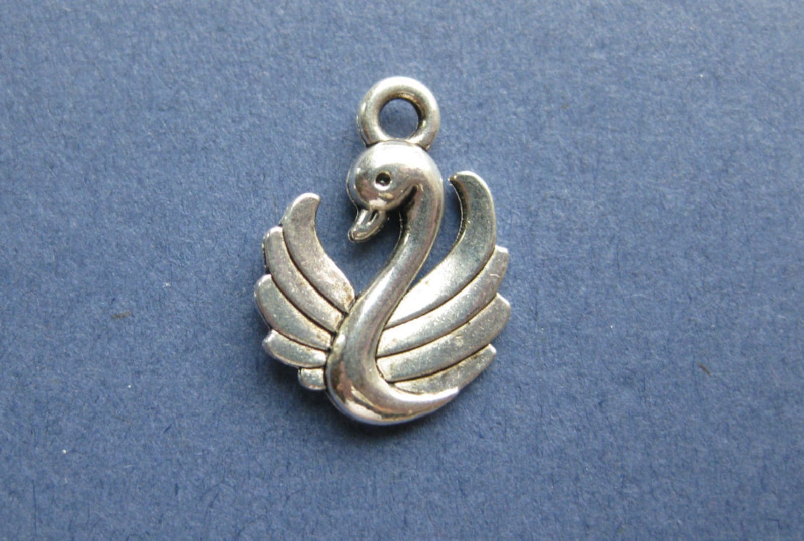 10 Swan Charms - Swan Pendant - Swans - Animal Charm - Antique Silver ...