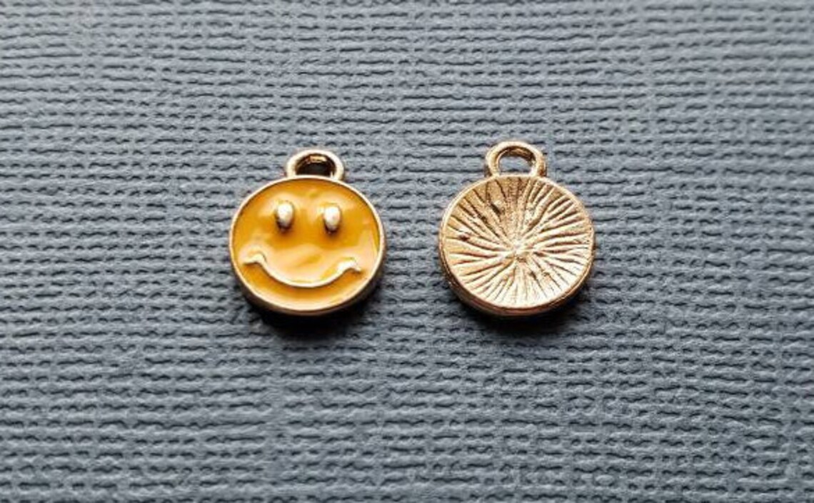 5 Smiley Face Charms Smiley Face Pendants Smiley Face - Etsy