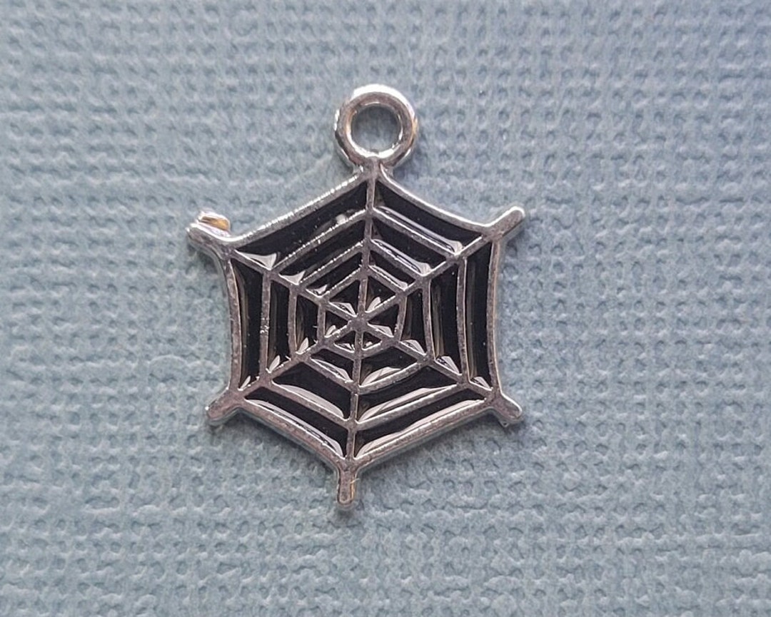 5 Spider Web Charms - Spider Web Pendants - Halloween Charm - Spiderweb ...