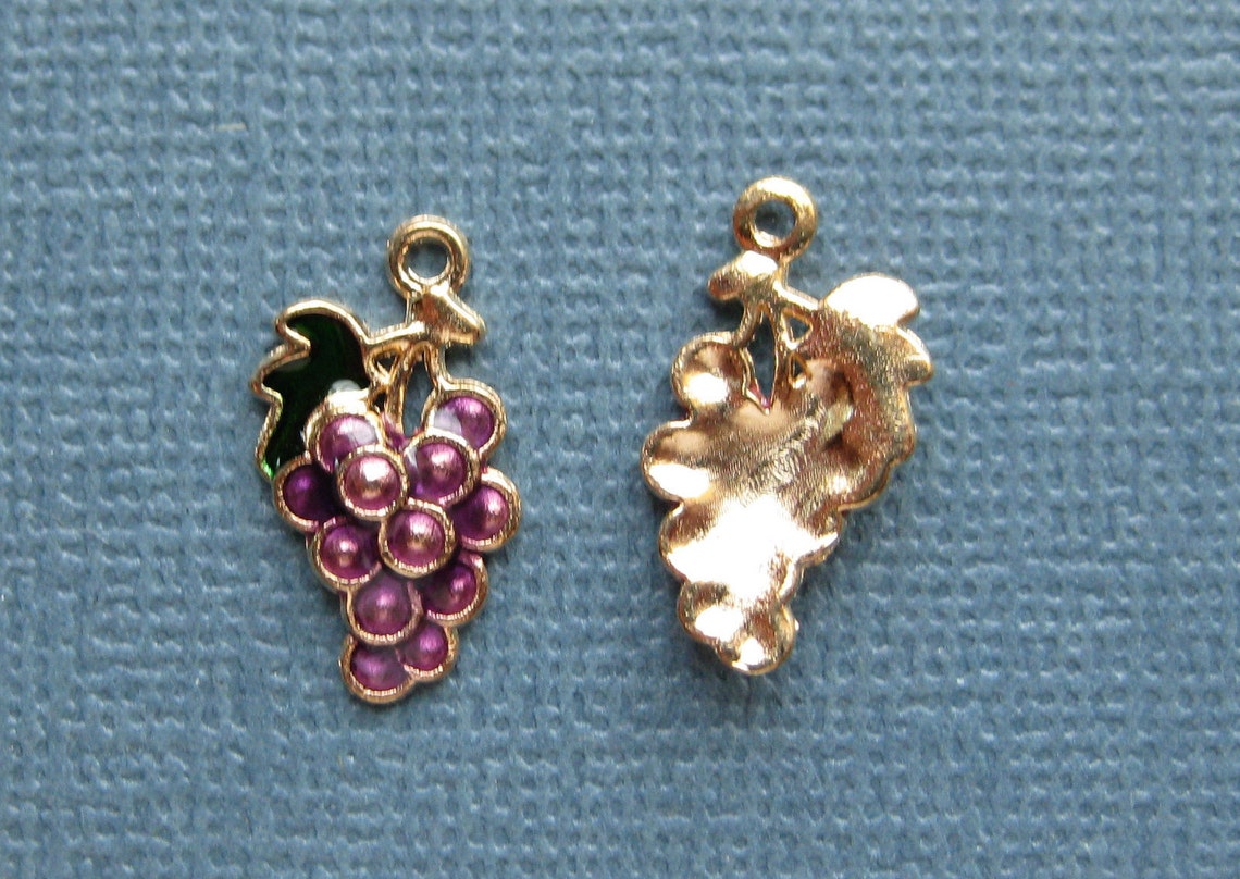 10 Grape Charms - Grape Pendants - Food Charm - Fruit Charm - Grapes ...
