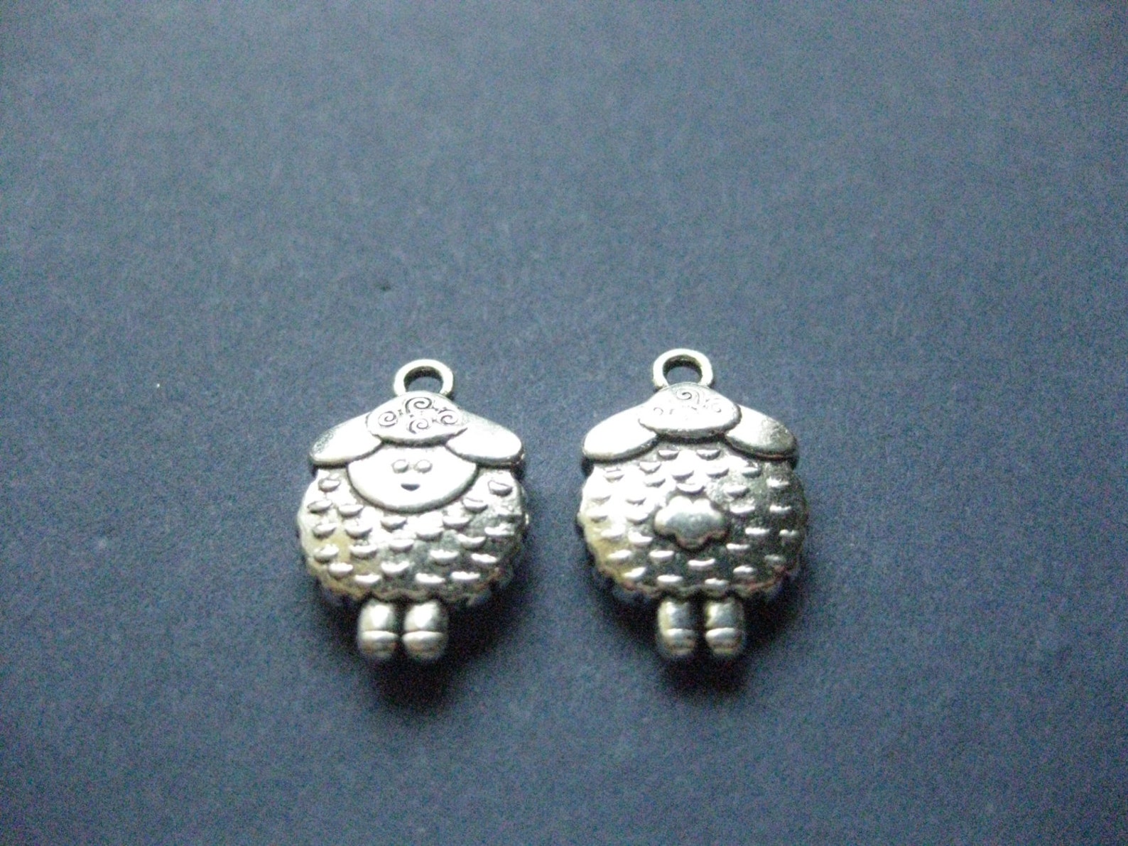 5 Sheep Charms - Sheep Pendants - Sheep - Animal Charm - Antique Silver ...