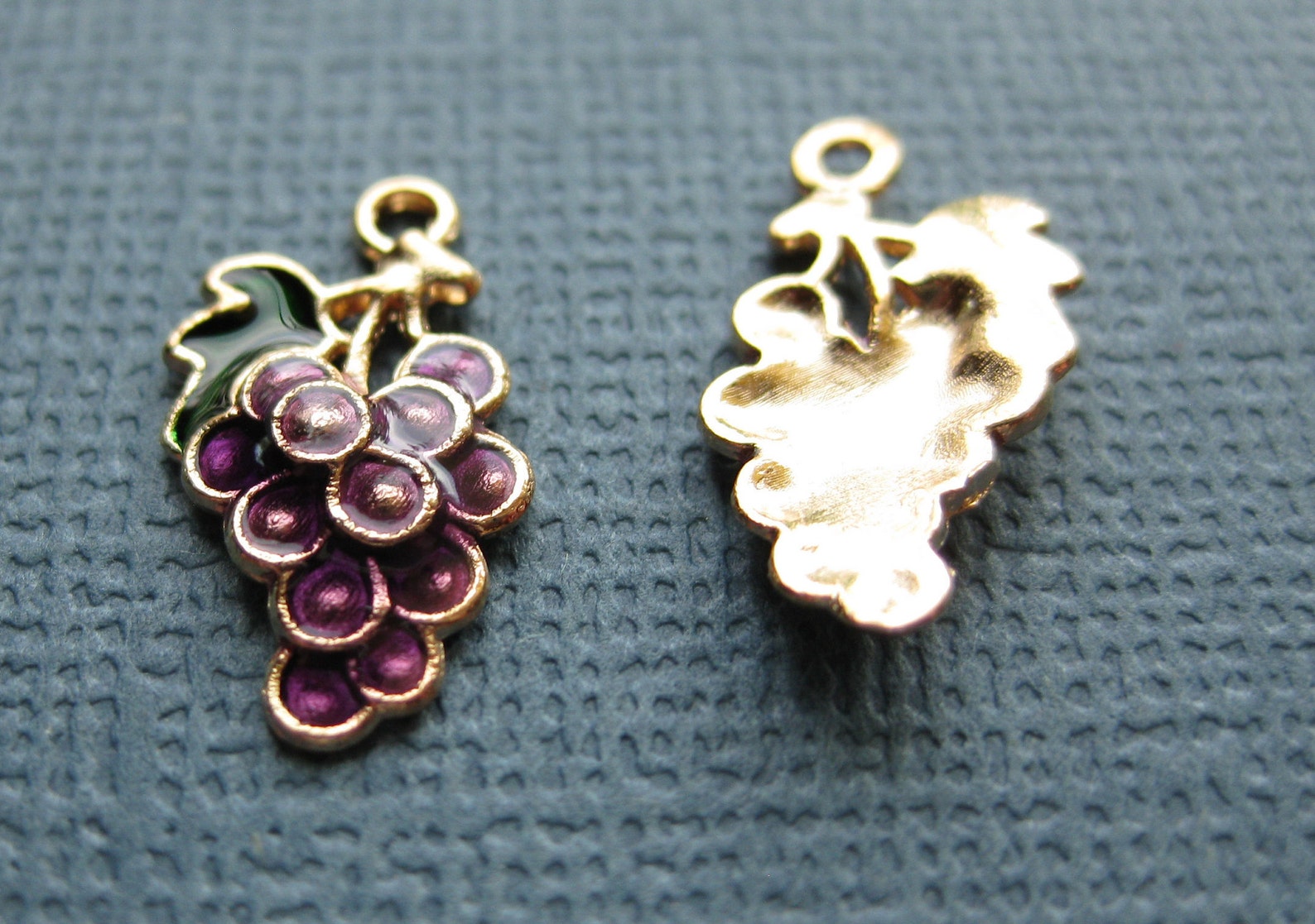 10 Grape Charms - Grape Pendants - Food Charm - Fruit Charm - Grapes ...