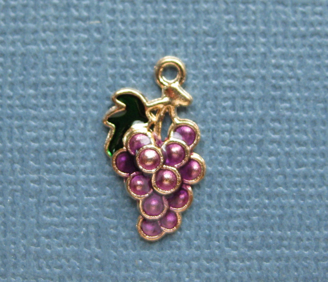 10 Grape Charms - Grape Pendants - Food Charm - Fruit Charm - Grapes ...