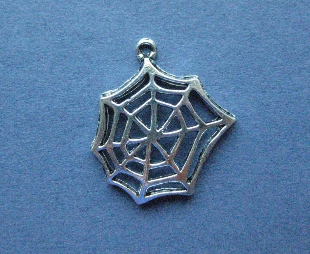 5 Spider Web Charms - Spider Web Pendants - Halloween Charm - Spiderweb ...