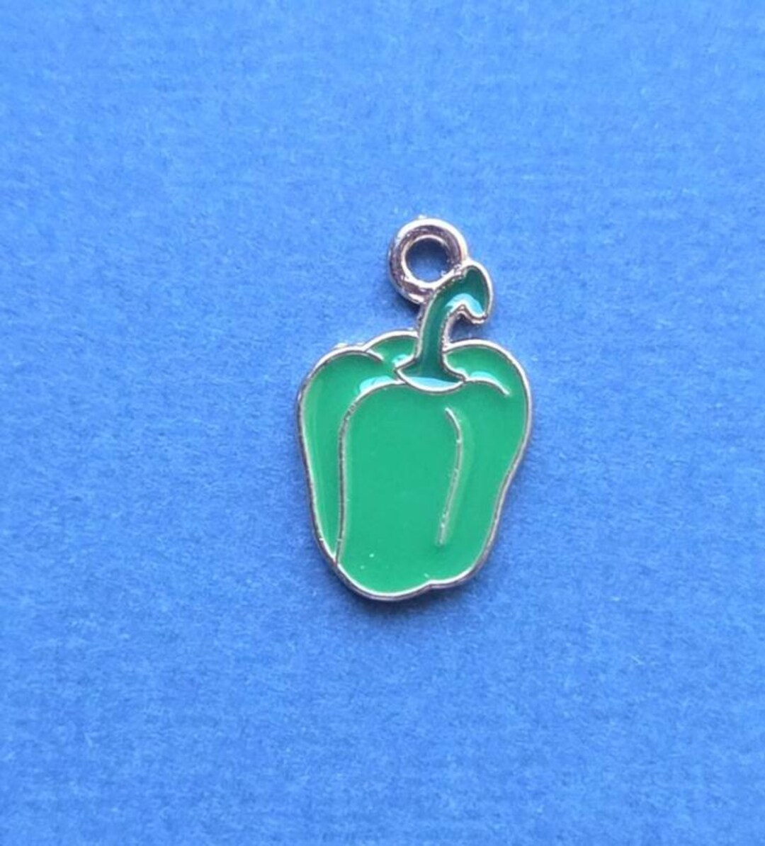 10 Green Pepper Charms- Green Pepper Pendants - Food Charm - Vegetable ...