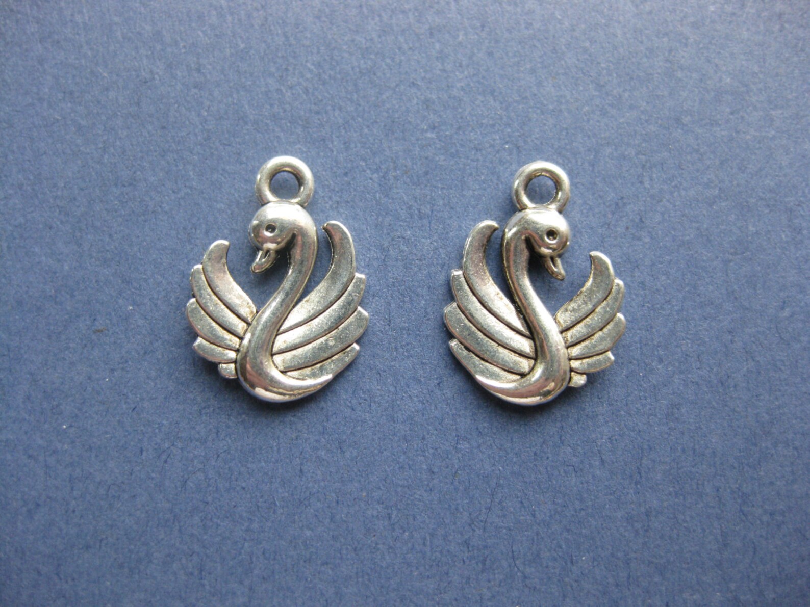 10 Swan Charms - Swan Pendant - Swans - Animal Charm - Antique Silver ...