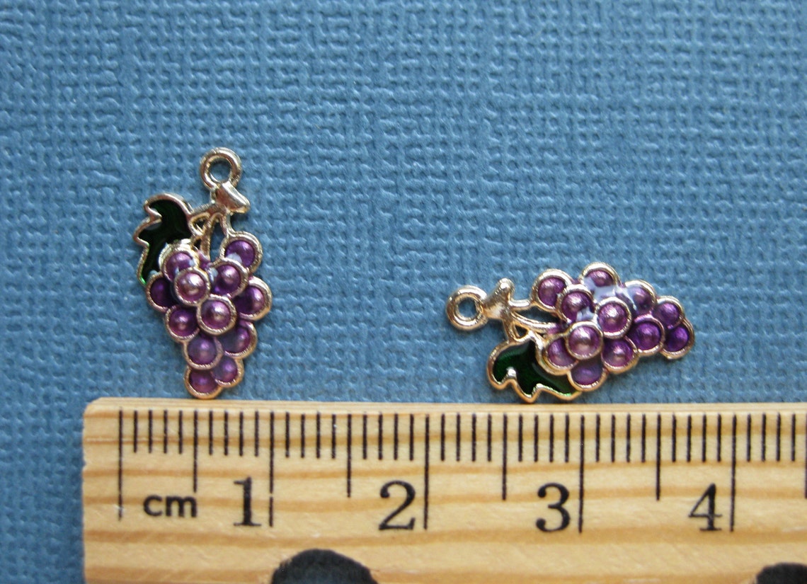 10 Grape Charms - Grape Pendants - Food Charm - Fruit Charm - Grapes ...