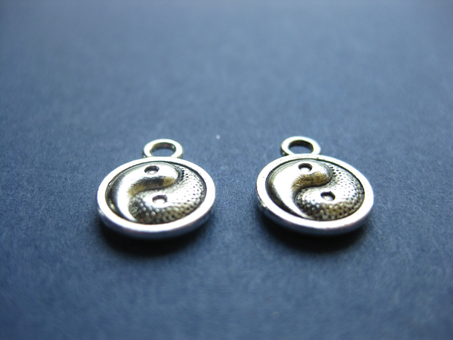 10 Yin Yang Charms - Yin Yang Pendants - Thai Chi Charm - Antique ...