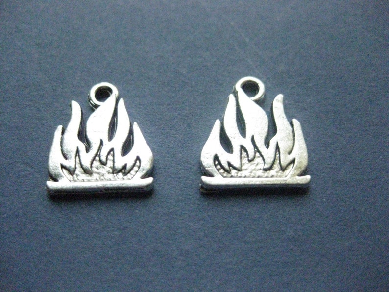 5 Fire Charms - Fire Pendants - Campfire - Antique Silver - 16mm X 19mm ...