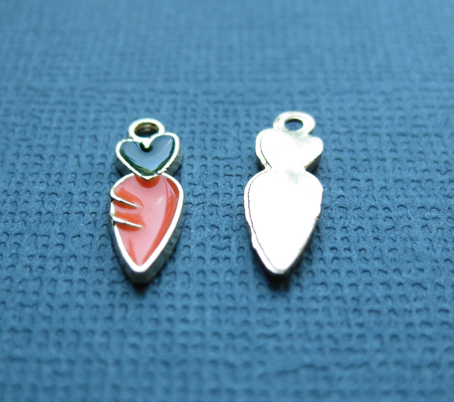 10 Carrot Charms - Carrot Pendants - Vegetable Charm - Carrot - Food ...