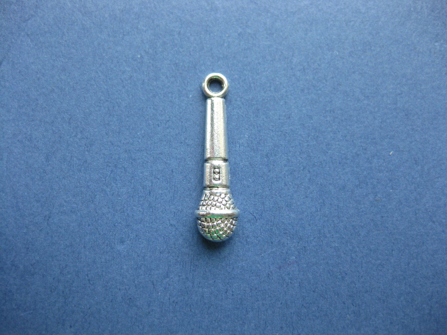 10 Microphone Charms - Microphone Pendants - Antique Silver - 27mm X ...