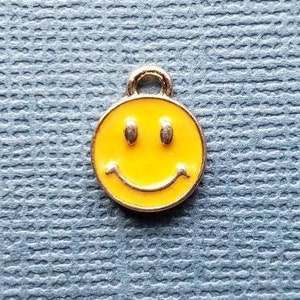 5 Smiley Face Charms - Smiley Face Pendants - Smiley Face - Smile Face ...