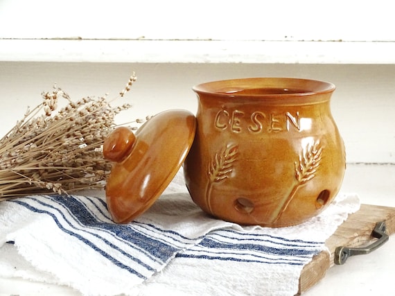 Home & Living Ceramic Garlic Keeper Crock Rustic Terracotta Garlic ...