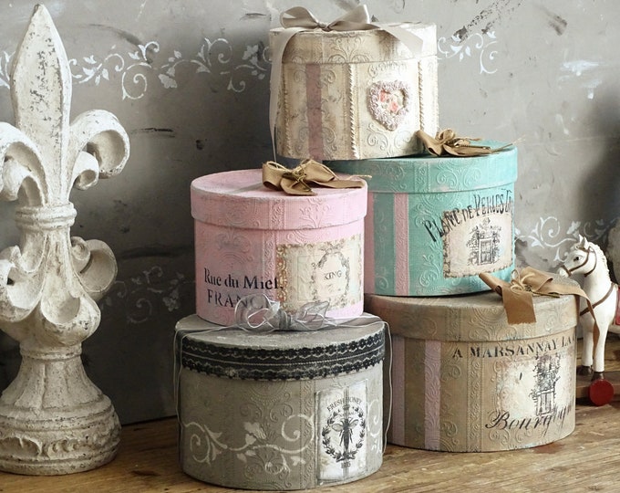 Vintg OVAL HAT BOX- Oval Hat Box With Lid- Faded Wallpaper Hat Box in ...
