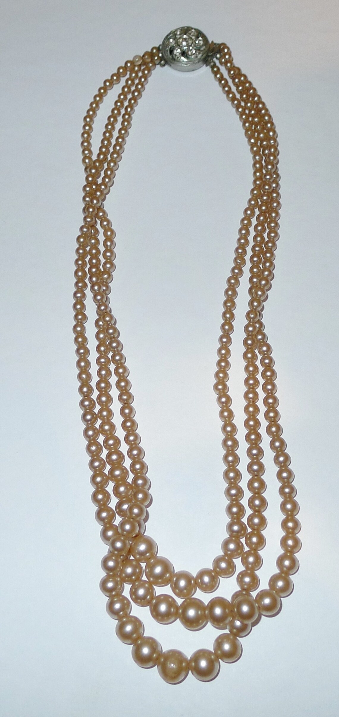 Collier de perles 3 rangs des années 50 Old triples strand pearls from ...