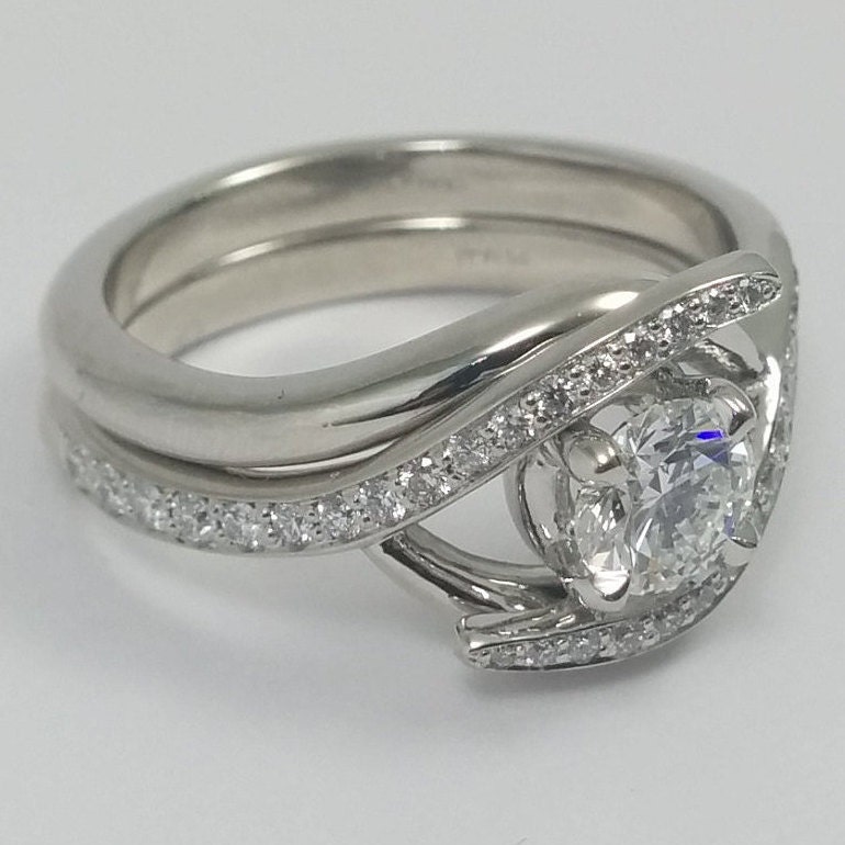 Interlocking engagement and wedding rings store