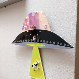 Alien Spaceship UFO Clock - Funky Decor for Bedroom Office Kitchen Kid ...