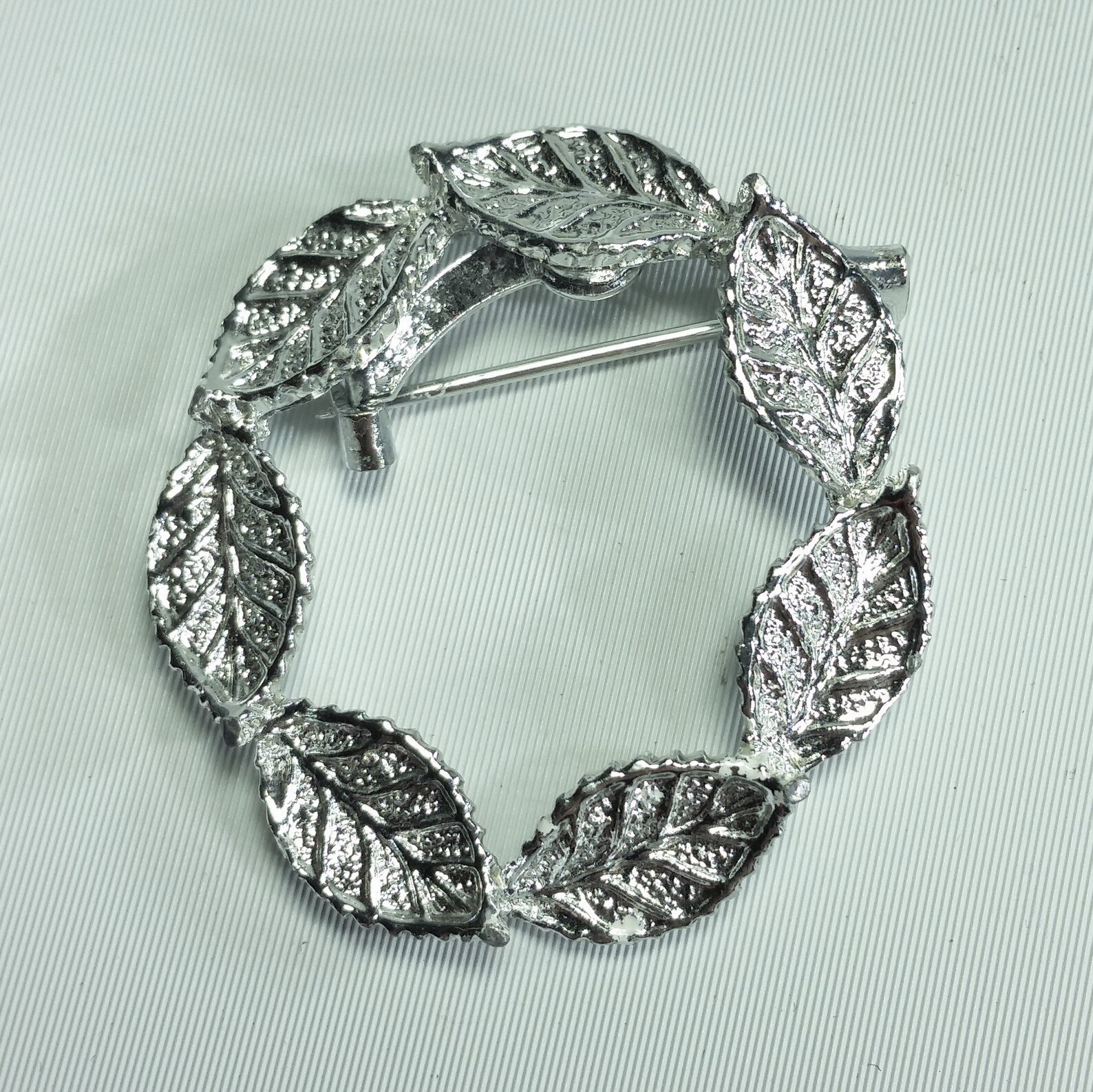 Vintage 1970s Gerrys Silver Tone Leaf Wreath Brooch Etsy