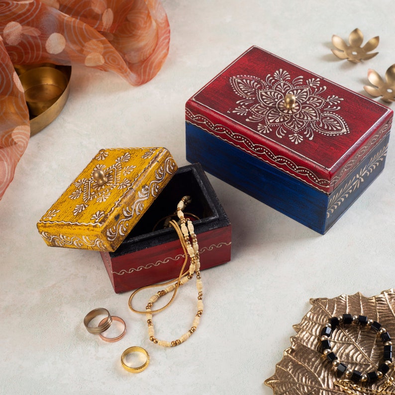 Small Wooden Dual-coloured / Traditional Indian Design Box / - Etsy