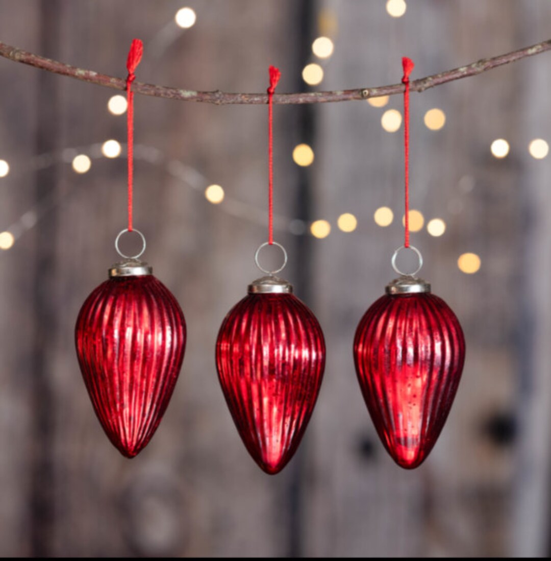 Red Glass Baubles / Shiny Red Drop-shaped Burnished Baubles With String ...