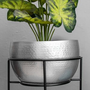 Indoor Hammered Planter Round Silver Finish on Stand mira ...